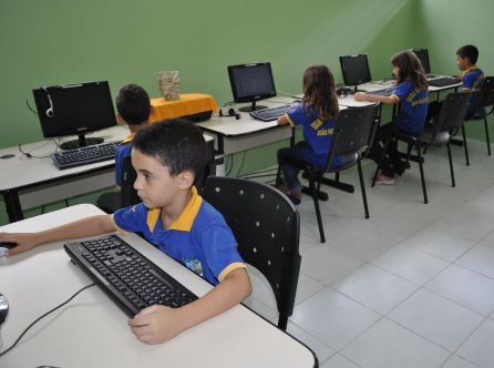 Prefeitura de Ocara inaugura moderna sala de informática | Monólitos Post