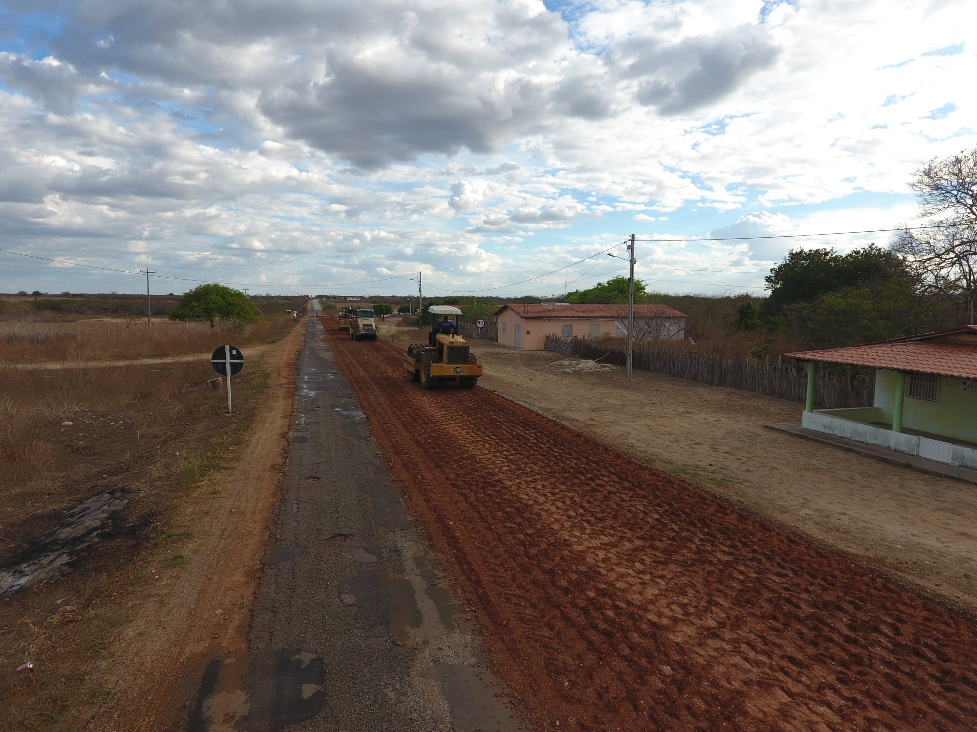 Obras de restauração da BR-122, entre Quixadá e Banabuiú estão bastante ...