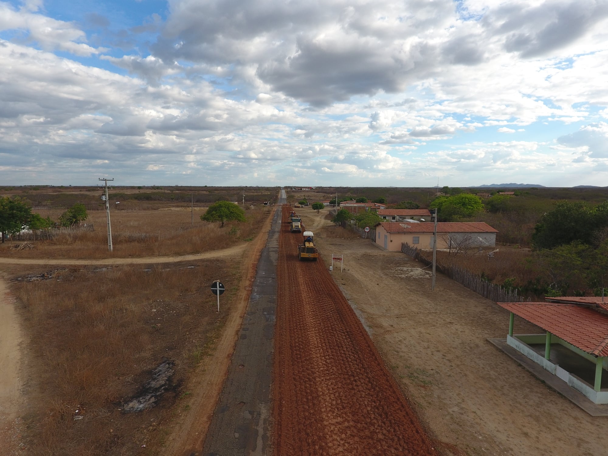 Obras de restauração da BR-122, entre Quixadá e Banabuiú estão bastante ...