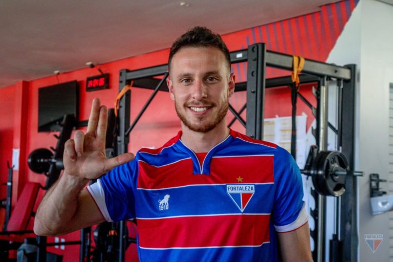 Fortaleza apresenta o atacante chileno Ángelo Henríquez e firma ...